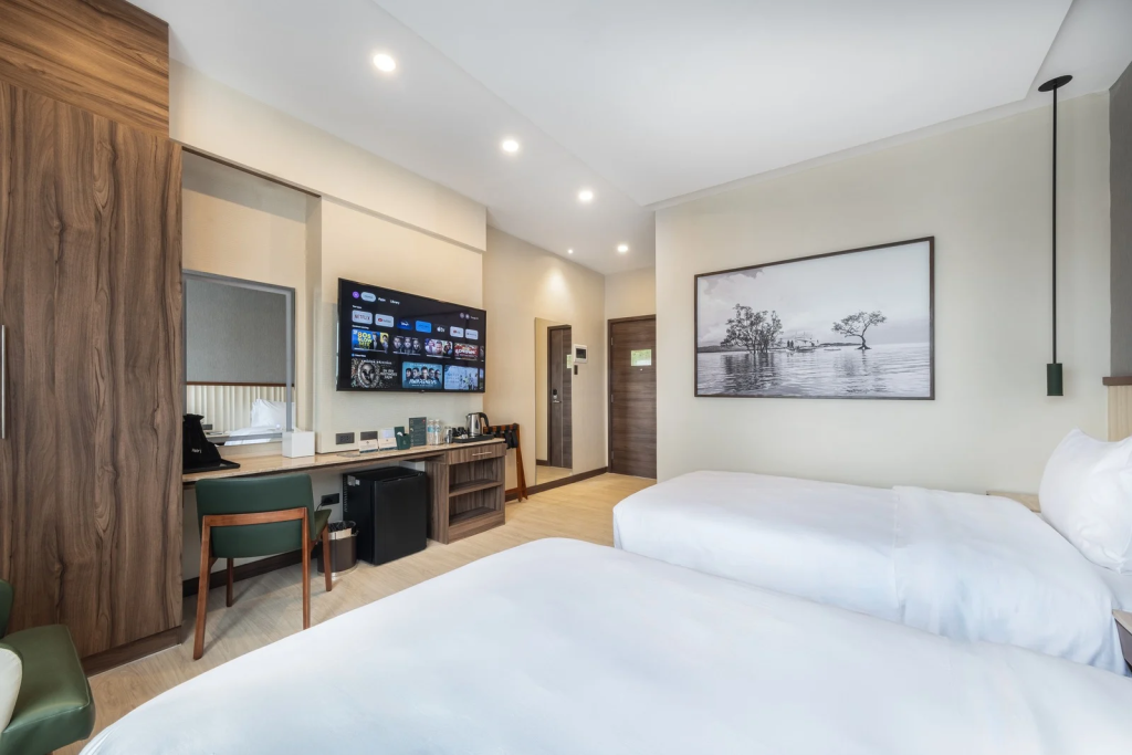 Rooms - Roy's Hotel and Convention Center