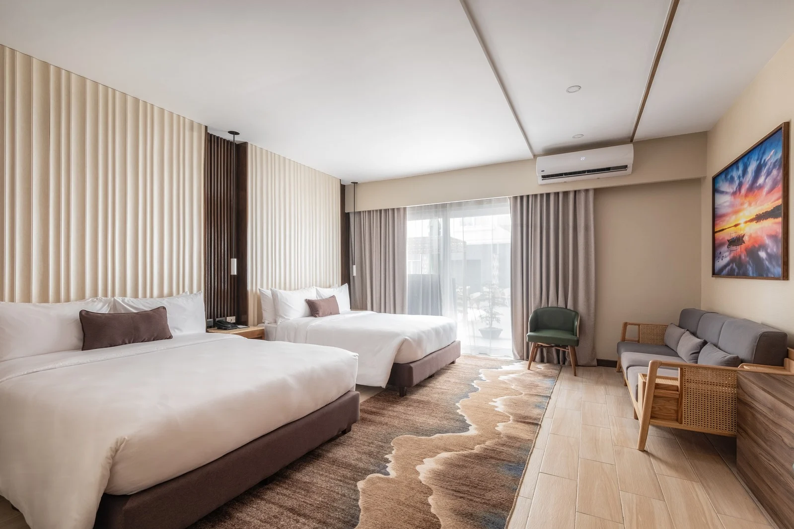 Rooms - Roy's Hotel and Convention Center