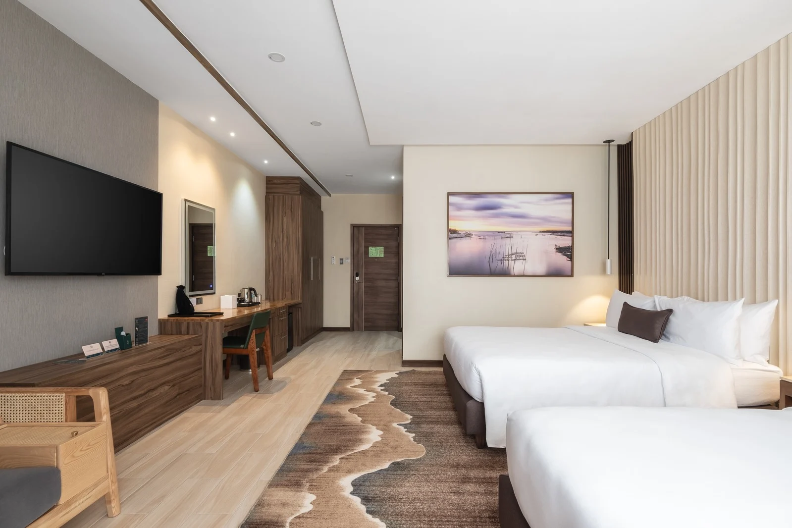 Rooms - Roy's Hotel and Convention Center